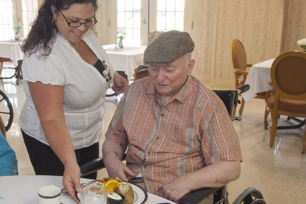 Dining Services at Avon Health Center | Skilled Nursing Care CT